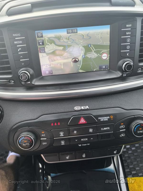 Black Kia Sorento 2015 in Tallinn, with an engine capacity of 2.20 L and mileage of 289 thousand km for 9500 €, photo 9 on AUTOMOTO.COM.LV