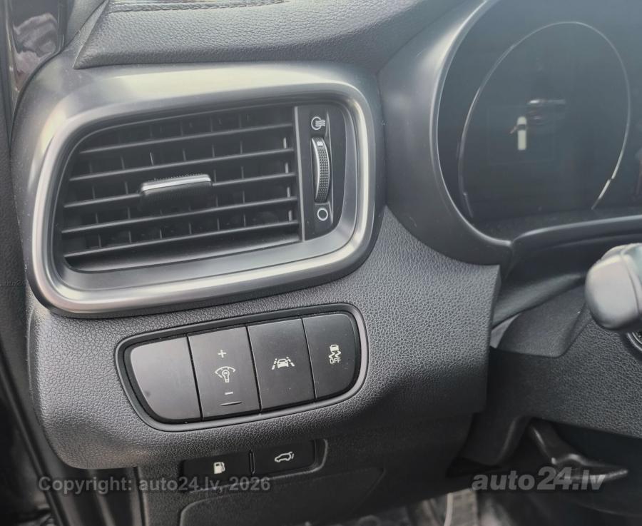 Melns Kia Sorento 2015 Tallina, ar dzinēja tilpumu 2.20 L un nobraukumu 289 tūkst. km par 9500 €, foto 14 vietnē AUTOMOTO.COM.LV
