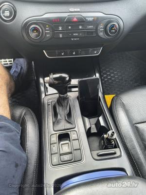 Melns Kia Sorento 2015 Tallina, ar dzinēja tilpumu 2.20 L un nobraukumu 289 tūkst. km par 9500 €, foto 16 vietnē AUTOMOTO.COM.LV
