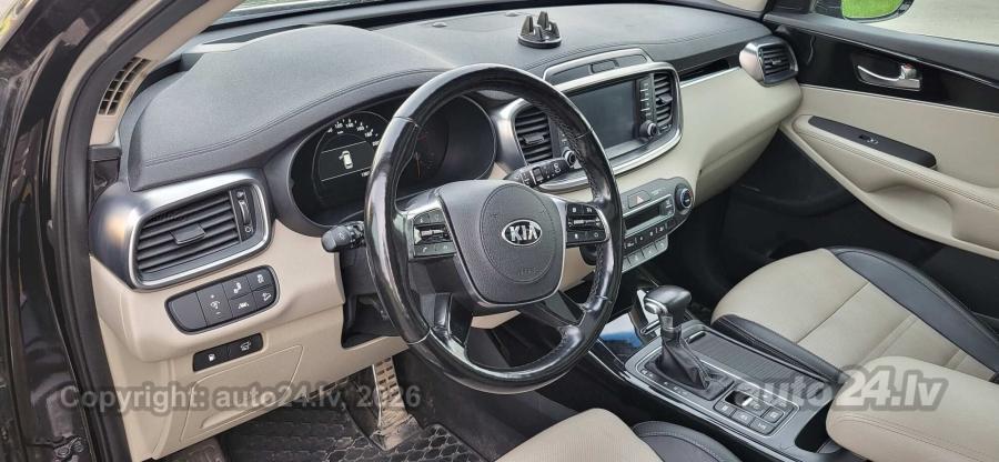 Black Kia Sorento 2020 in Tallinn, with an engine capacity of 2.20 L and mileage of 131 thousand km for 28500 €, photo 3 on AUTOMOTO.COM.LV