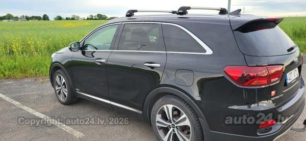 Black Kia Sorento 2020 in Tallinn, with an engine capacity of 2.20 L and mileage of 131 thousand km for 28500 €, photo 6 on AUTOMOTO.COM.LV