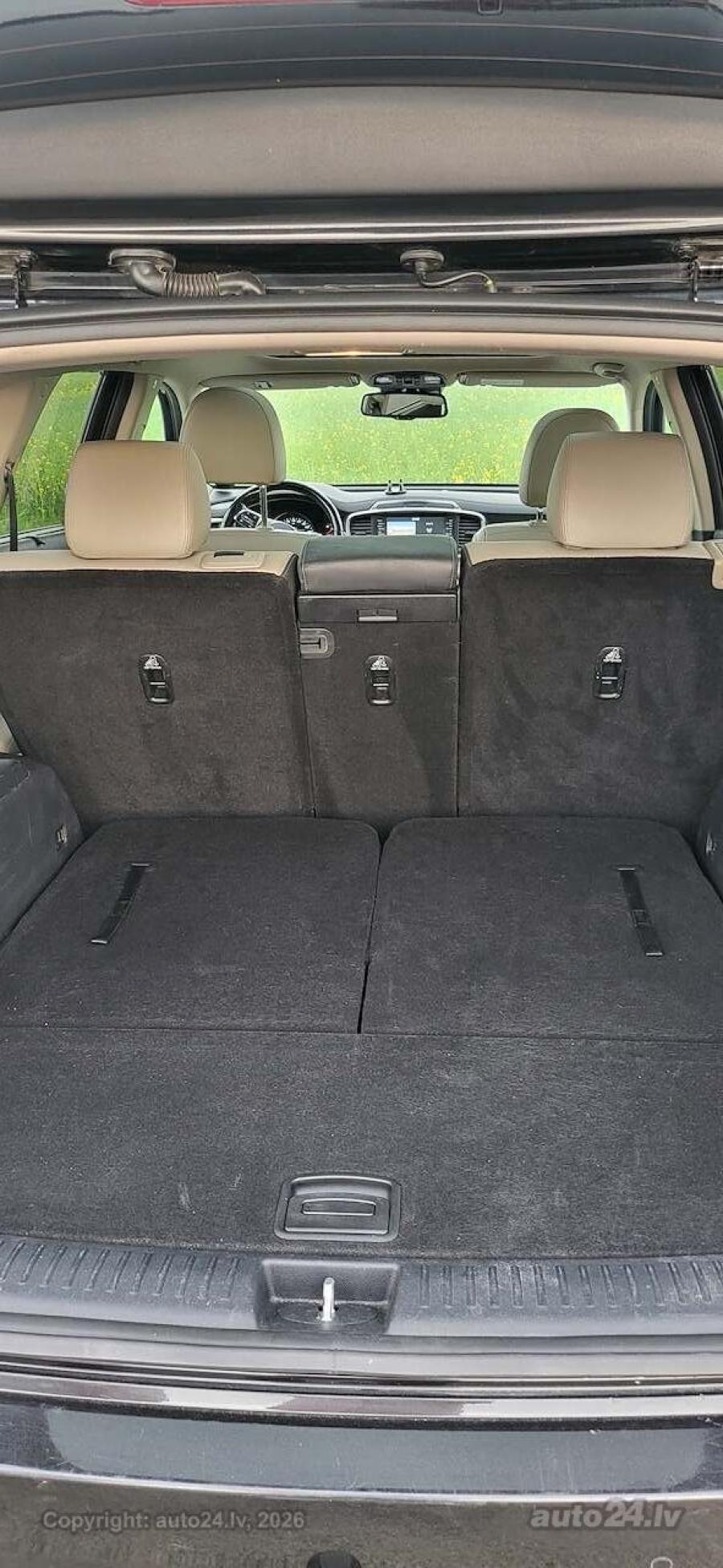 Black Kia Sorento 2020 in Tallinn, with an engine capacity of 2.20 L and mileage of 131 thousand km for 28500 €, photo 8 on AUTOMOTO.COM.LV