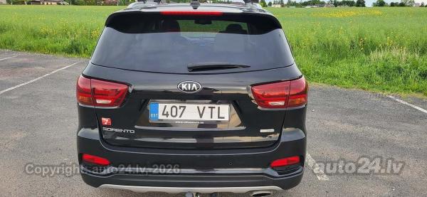 Black Kia Sorento 2020 in Tallinn, with an engine capacity of 2.20 L and mileage of 131 thousand km for 28500 €, photo 9 on AUTOMOTO.COM.LV