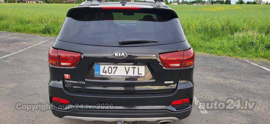 Black Kia Sorento 2020 in Tallinn, with an engine capacity of 2.20 L and mileage of 131 thousand km for 28500 €, photo 10 on AUTOMOTO.COM.LV