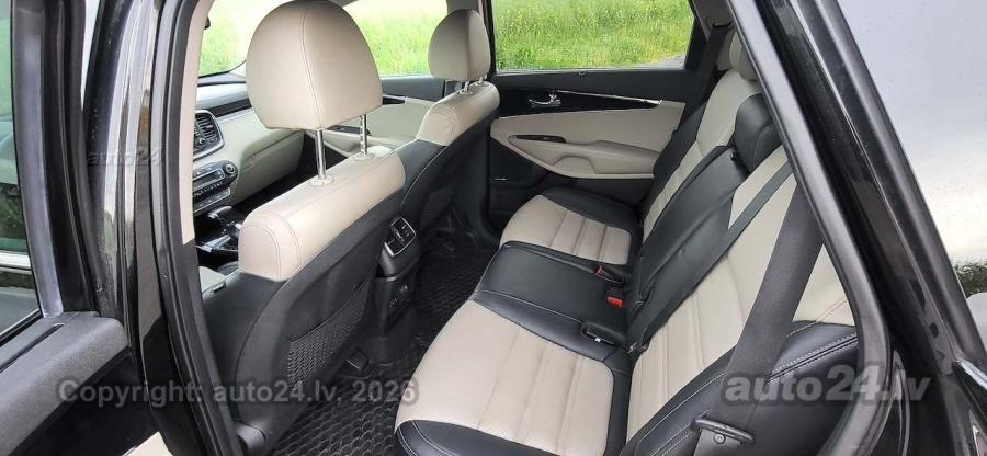 Black Kia Sorento 2020 in Tallinn, with an engine capacity of 2.20 L and mileage of 131 thousand km for 28500 €, photo 13 on AUTOMOTO.COM.LV