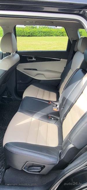 Black Kia Sorento 2020 in Tallinn, with an engine capacity of 2.20 L and mileage of 131 thousand km for 28500 €, photo 15 on AUTOMOTO.COM.LV