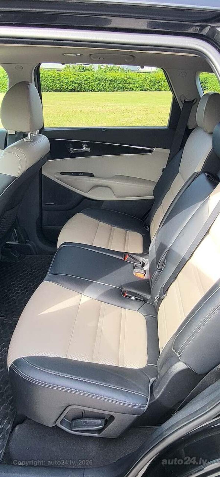 Black Kia Sorento 2020 in Tallinn, with an engine capacity of 2.20 L and mileage of 131 thousand km for 28500 €, photo 15 on AUTOMOTO.COM.LV