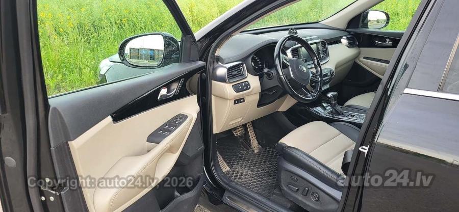 Black Kia Sorento 2020 in Tallinn, with an engine capacity of 2.20 L and mileage of 131 thousand km for 28500 €, photo 16 on AUTOMOTO.COM.LV