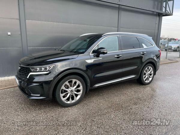 Black Kia Sorento 2021 in Tartu, with an engine capacity of 2.20 L and mileage of 102 thousand km for 31900 €, photo 1 on AUTOMOTO.COM.LV