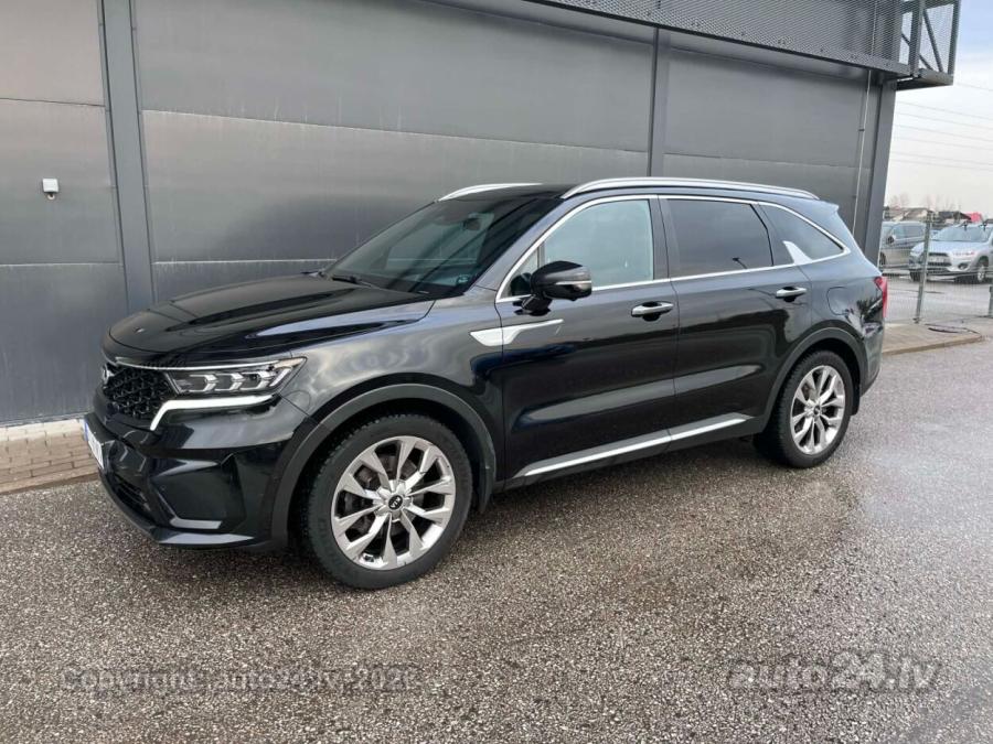 Black Kia Sorento 2021 in Tartu, with an engine capacity of 2.20 L and mileage of 102 thousand km for 31900 €, photo 1 on AUTOMOTO.COM.LV