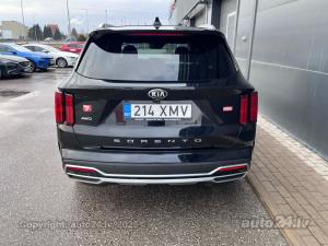 Black Kia Sorento 2021 in Tartu, with an engine capacity of 2.20 L and mileage of 102 thousand km for 31900 €, photo 4 on AUTOMOTO.COM.LV