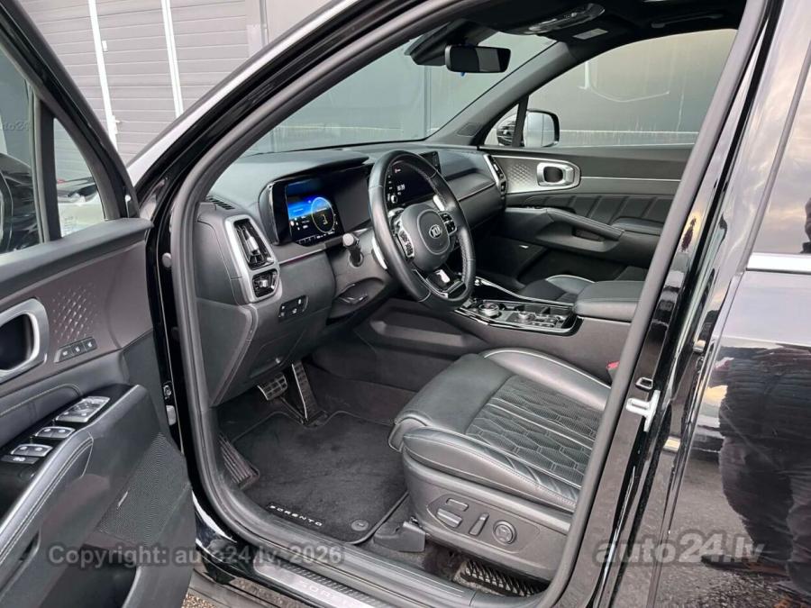 Black Kia Sorento 2021 in Tartu, with an engine capacity of 2.20 L and mileage of 102 thousand km for 31900 €, photo 7 on AUTOMOTO.COM.LV