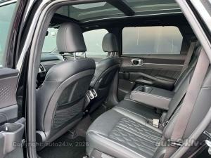 Black Kia Sorento 2021 in Tartu, with an engine capacity of 2.20 L and mileage of 102 thousand km for 31900 €, photo 8 on AUTOMOTO.COM.LV