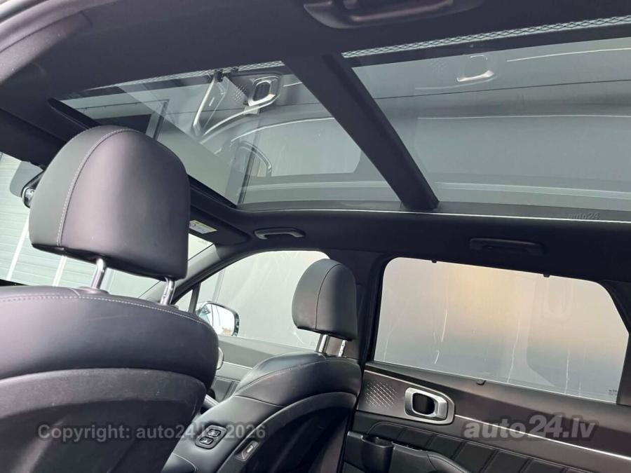 Black Kia Sorento 2021 in Tartu, with an engine capacity of 2.20 L and mileage of 102 thousand km for 31900 €, photo 9 on AUTOMOTO.COM.LV