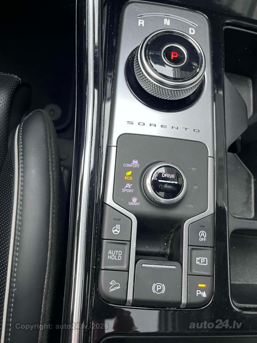 Black Kia Sorento 2021 in Tartu, with an engine capacity of 2.20 L and mileage of 102 thousand km for 31900 €, photo 10 on AUTOMOTO.COM.LV