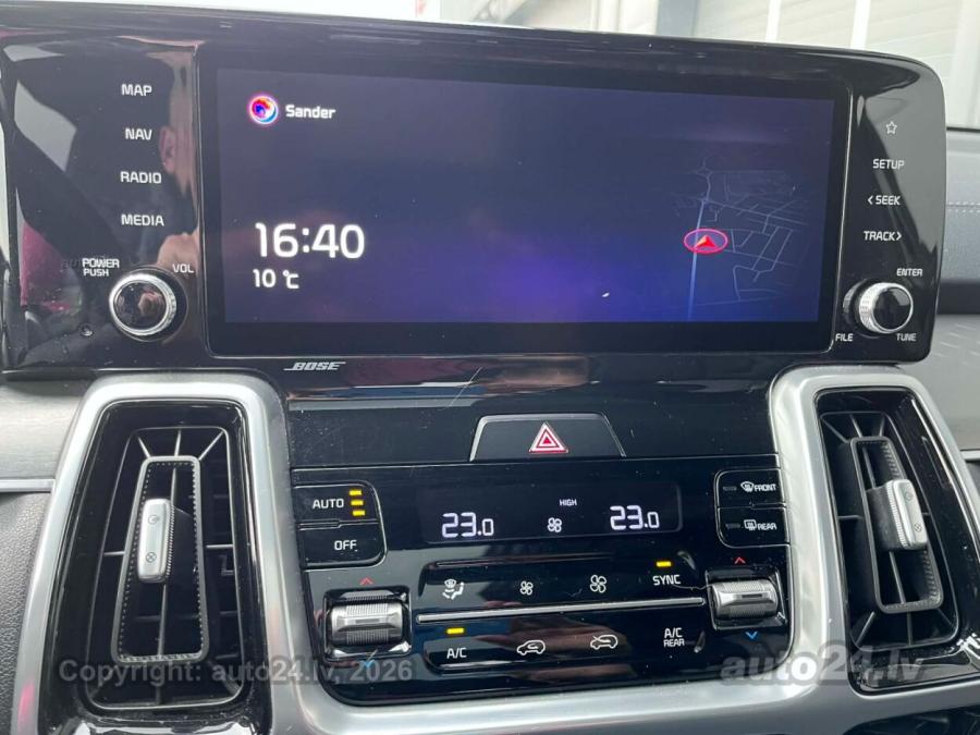 Black Kia Sorento 2021 in Tartu, with an engine capacity of 2.20 L and mileage of 102 thousand km for 31900 €, photo 12 on AUTOMOTO.COM.LV