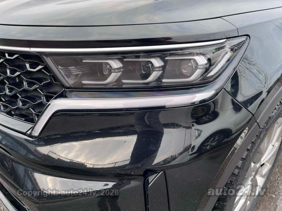 Black Kia Sorento 2021 in Tartu, with an engine capacity of 2.20 L and mileage of 102 thousand km for 31900 €, photo 14 on AUTOMOTO.COM.LV