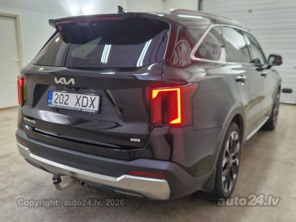 Melns Kia Sorento 2024 Hāpsalu, ar dzinēja tilpumu 2.20 L un nobraukumu 68 tūkst. km par 48999 €, foto 8 vietnē AUTOMOTO.COM.LV