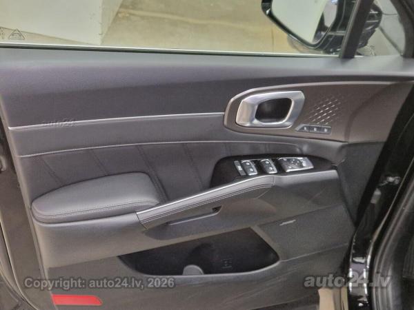 Melns Kia Sorento 2024 Hāpsalu, ar dzinēja tilpumu 2.20 L un nobraukumu 68 tūkst. km par 48999 €, foto 11 vietnē AUTOMOTO.COM.LV