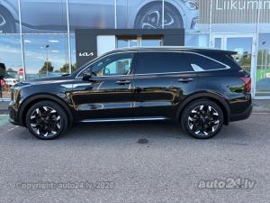 Black Kia Sorento 2024 in Tallinn, with an engine capacity of 2.20 L and mileage of 133 thousand km for 44900 €, photo 3 on AUTOMOTO.COM.LV