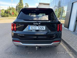 Black Kia Sorento 2024 in Tallinn, with an engine capacity of 2.20 L and mileage of 133 thousand km for 44900 €, photo 4 on AUTOMOTO.COM.LV