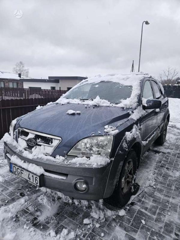 Blue Kia Sorento 2004 in Vilnius, with an engine capacity of 2.50 L and mileage of 224 thousand km for 1450 €, photo 1 on AUTOMOTO.COM.LV