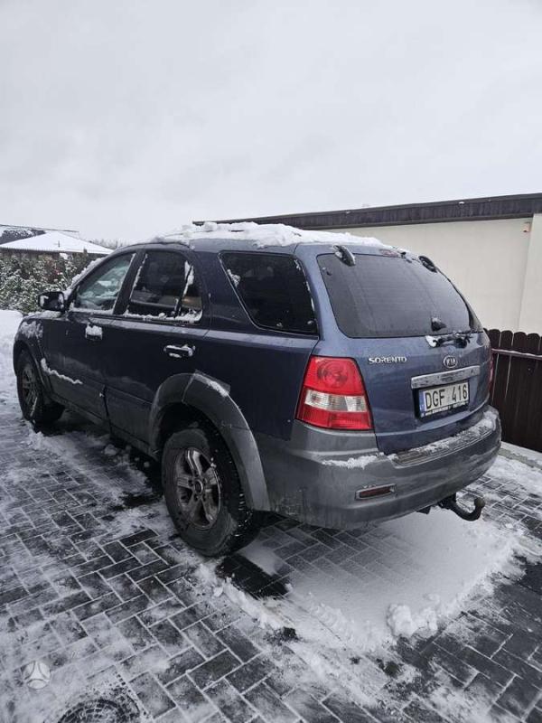 Blue Kia Sorento 2004 in Vilnius, with an engine capacity of 2.50 L and mileage of 224 thousand km for 1450 €, photo 2 on AUTOMOTO.COM.LV