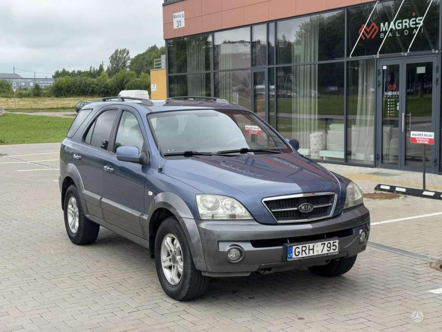 Blue Kia Sorento 2004 in Klaipeda, with an engine capacity of 0.00 L and mileage of 324 thousand km for 1850 €, photo 4 on AUTOMOTO.COM.LV