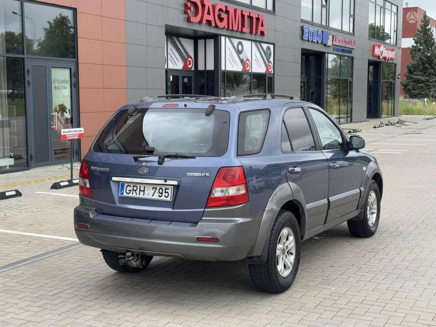 Blue Kia Sorento 2004 in Klaipeda, with an engine capacity of 0.00 L and mileage of 324 thousand km for 1850 €, photo 5 on AUTOMOTO.COM.LV