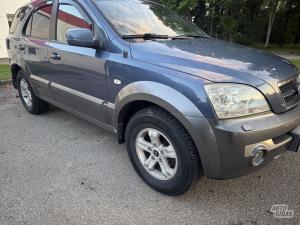 Blue Kia Sorento 2004 in Radviliskis, with an engine capacity of 2.50 L and mileage of 170 thousand km for 2650 €, photo 3 on AUTOMOTO.COM.LV
