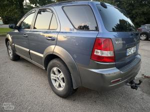 Blue Kia Sorento 2004 in Radviliskis, with an engine capacity of 2.50 L and mileage of 170 thousand km for 2650 €, photo 5 on AUTOMOTO.COM.LV