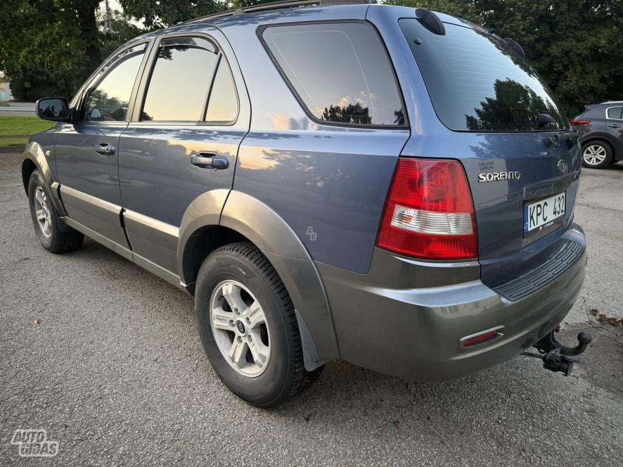 Blue Kia Sorento 2004 in Radviliskis, with an engine capacity of 2.50 L and mileage of 170 thousand km for 2650 €, photo 5 on AUTOMOTO.COM.LV