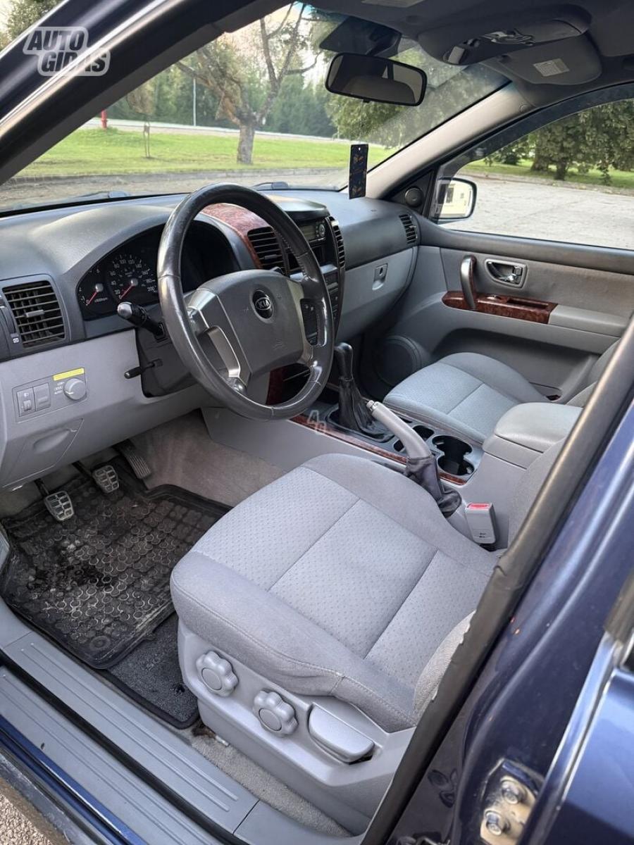 Blue Kia Sorento 2004 in Radviliskis, with an engine capacity of 2.50 L and mileage of 170 thousand km for 2650 €, photo 11 on AUTOMOTO.COM.LV