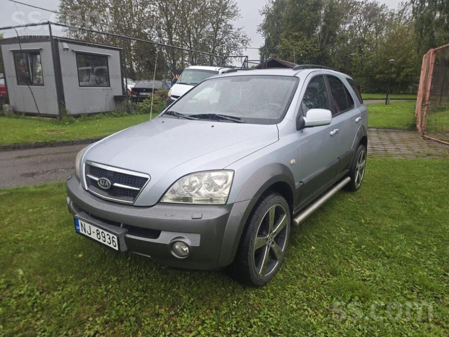 Blue Kia Sorento 2005 in Riga, with an engine capacity of 2.50 L and mileage of 262 thousand km for 2790 €, photo 1 on AUTOMOTO.COM.LV