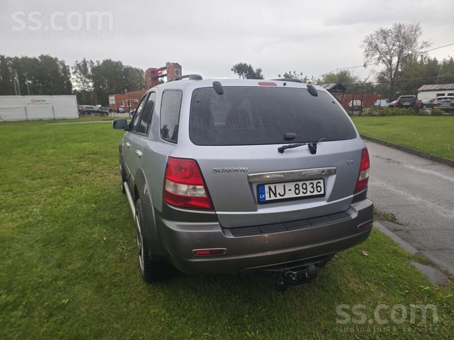 Blue Kia Sorento 2005 in Riga, with an engine capacity of 2.50 L and mileage of 262 thousand km for 2790 €, photo 4 on AUTOMOTO.COM.LV