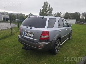Blue Kia Sorento 2005 in Riga, with an engine capacity of 2.50 L and mileage of 262 thousand km for 2790 €, photo 5 on AUTOMOTO.COM.LV