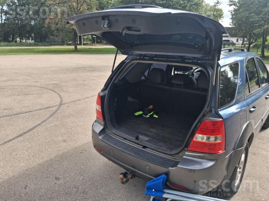 Blue Kia Sorento 2008 in Jurmala, with an engine capacity of 2.50 L and mileage of 223 thousand km for 3000 €, photo 10 on AUTOMOTO.COM.LV