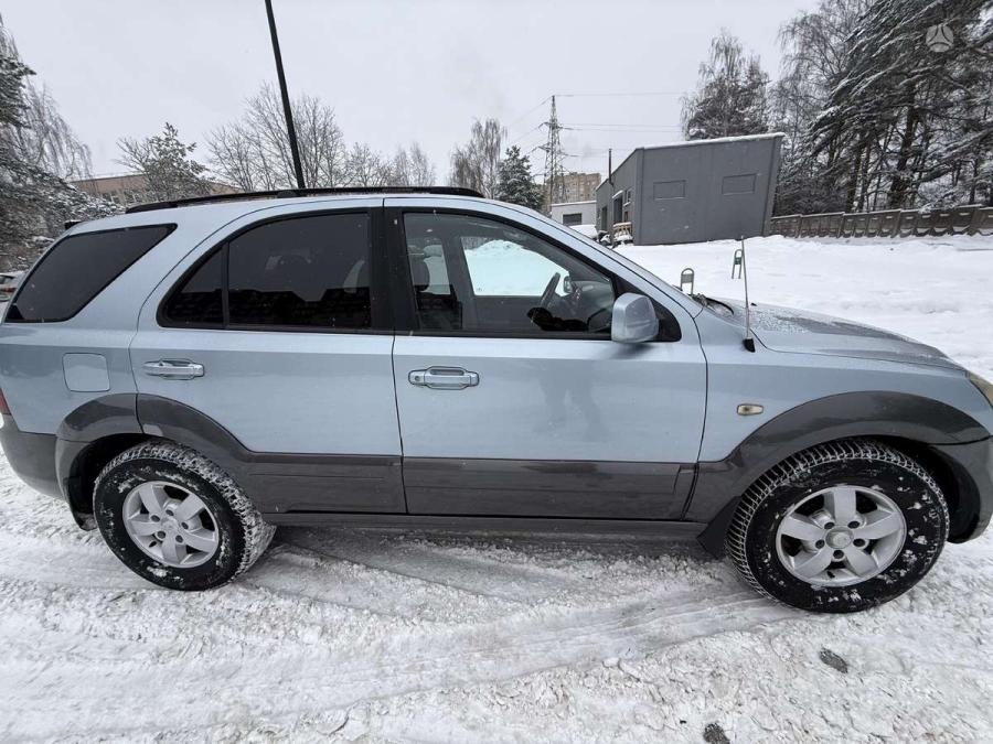 Blue Kia Sorento 2009 in Vilnius, with an engine capacity of 2.50 L and mileage of 272 thousand km for 2770 €, photo 8 on AUTOMOTO.COM.LV