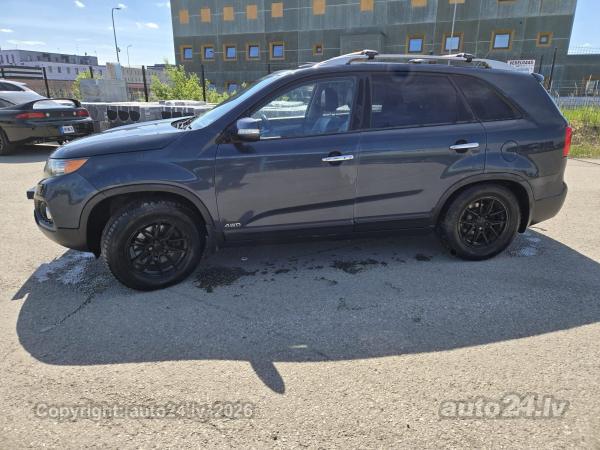Blue Kia Sorento 2010 in Tartu, with an engine capacity of 2.20 L and mileage of 341 thousand km for 5700 €, photo 3 on AUTOMOTO.COM.LV