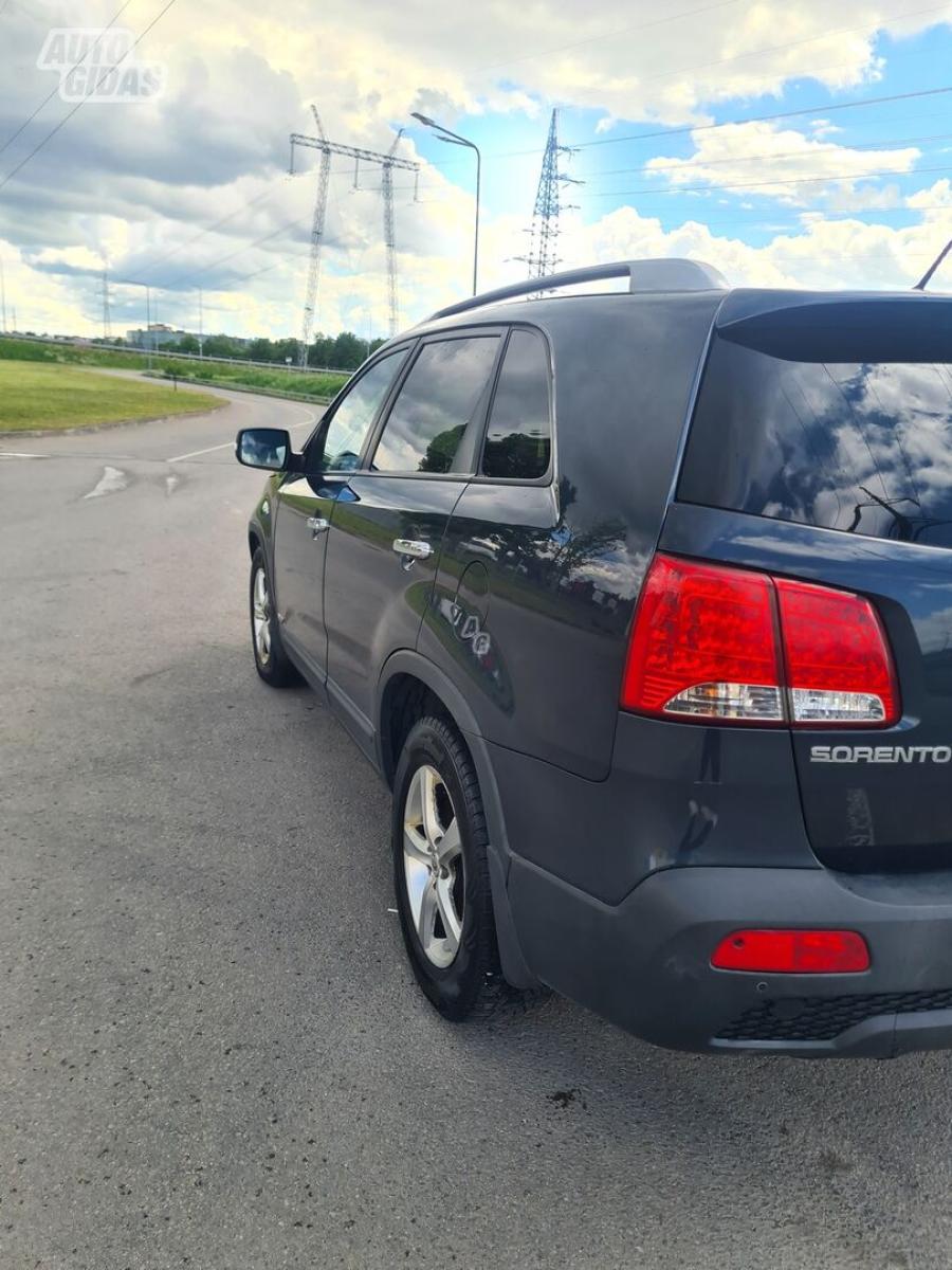 Blue Kia Sorento 2011 in Siauliai, with an engine capacity of 2.20 L and mileage of 320 thousand km for 5200 €, photo 5 on AUTOMOTO.COM.LV