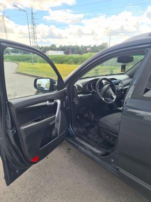 Blue Kia Sorento 2011 in Siauliai, with an engine capacity of 2.20 L and mileage of 320 thousand km for 5200 €, photo 9 on AUTOMOTO.COM.LV