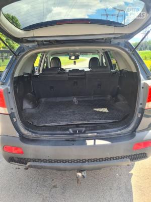 Blue Kia Sorento 2011 in Siauliai, with an engine capacity of 2.20 L and mileage of 320 thousand km for 5200 €, photo 13 on AUTOMOTO.COM.LV