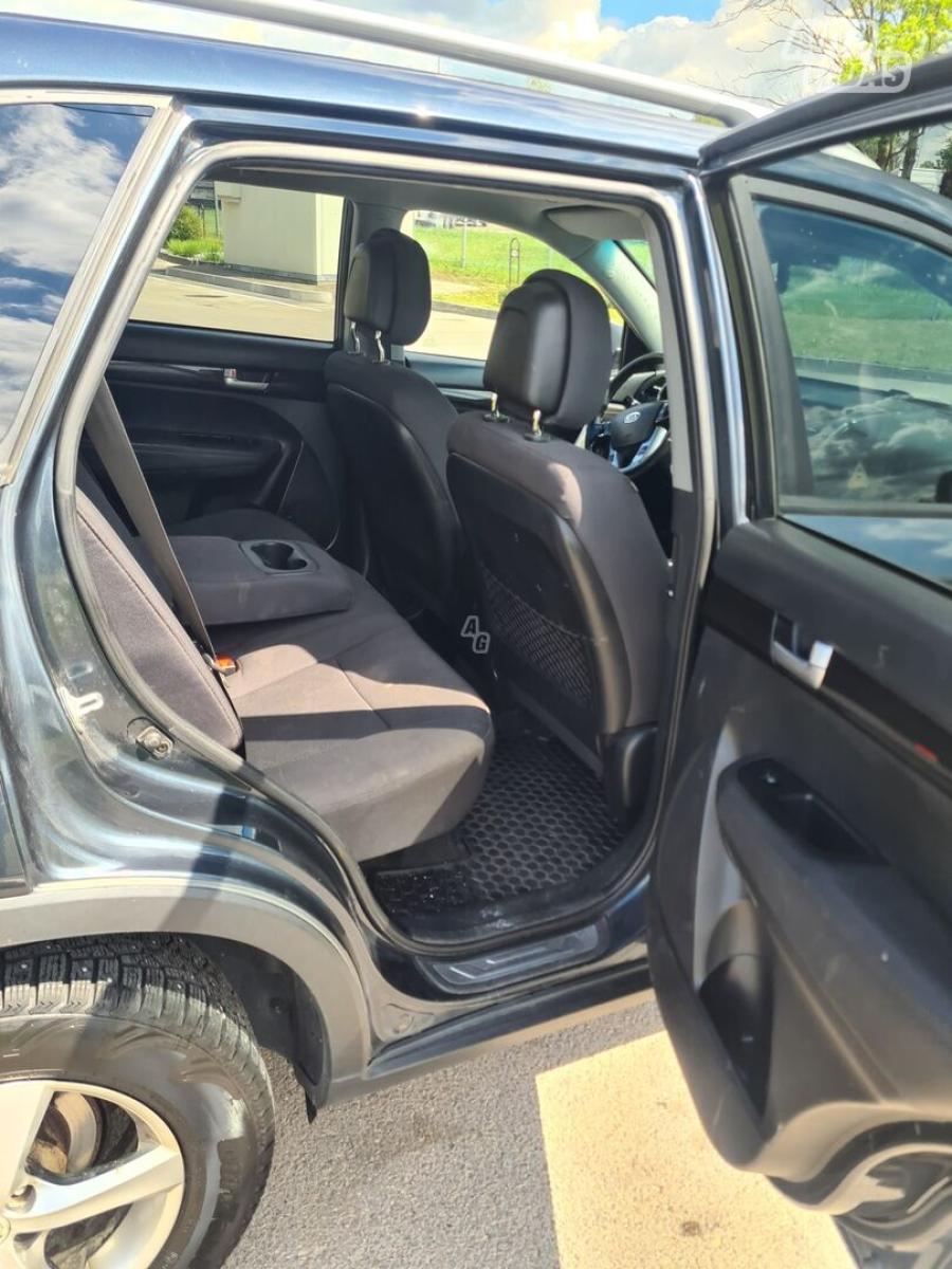Blue Kia Sorento 2011 in Siauliai, with an engine capacity of 2.20 L and mileage of 320 thousand km for 5200 €, photo 15 on AUTOMOTO.COM.LV