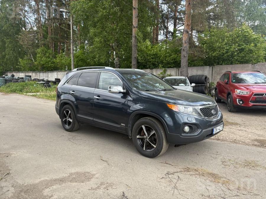 Zils Kia Sorento 2011 Rīga, ar dzinēja tilpumu 2.20 L un nobraukumu 0 tūkst. km par 5990 €, foto 3 vietnē AUTOMOTO.COM.LV