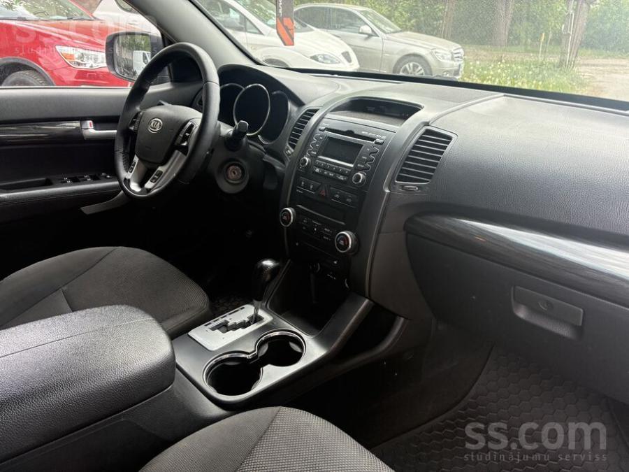 Zils Kia Sorento 2011 Rīga, ar dzinēja tilpumu 2.20 L un nobraukumu 0 tūkst. km par 5990 €, foto 16 vietnē AUTOMOTO.COM.LV