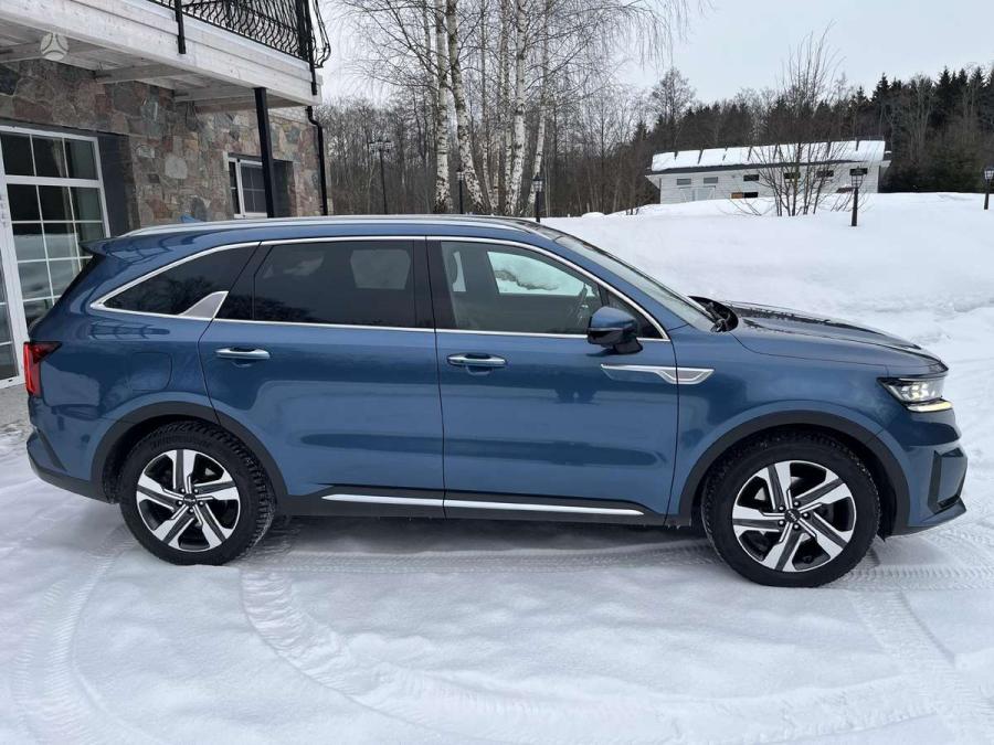 Blue Kia Sorento 2021 in Vilnius, with an engine capacity of 1.60 L and mileage of 117 thousand km for 29800 €, photo 1 on AUTOMOTO.COM.LV