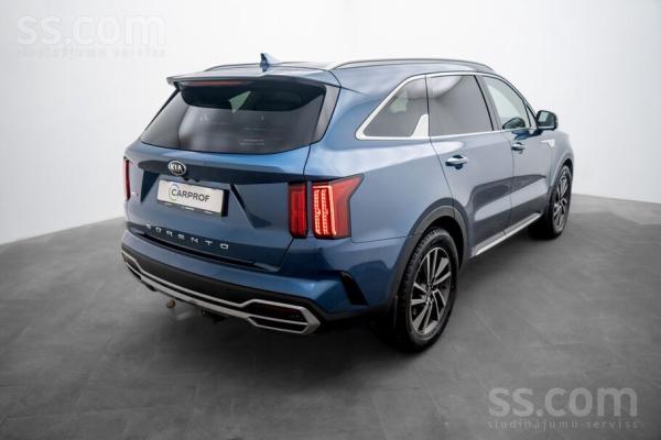 Blue Kia Sorento 2021 in Tallinn, with an engine capacity of 2.20 L and mileage of 172 thousand km for 26999 €, photo 5 on AUTOMOTO.COM.LV