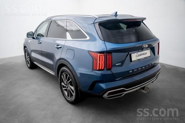 Blue Kia Sorento 2021 in Tallinn, with an engine capacity of 2.20 L and mileage of 172 thousand km for 26999 €, photo 7 on AUTOMOTO.COM.LV
