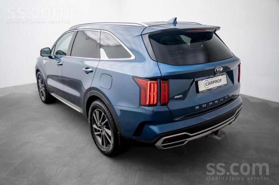 Blue Kia Sorento 2021 in Tallinn, with an engine capacity of 2.20 L and mileage of 172 thousand km for 26999 €, photo 8 on AUTOMOTO.COM.LV