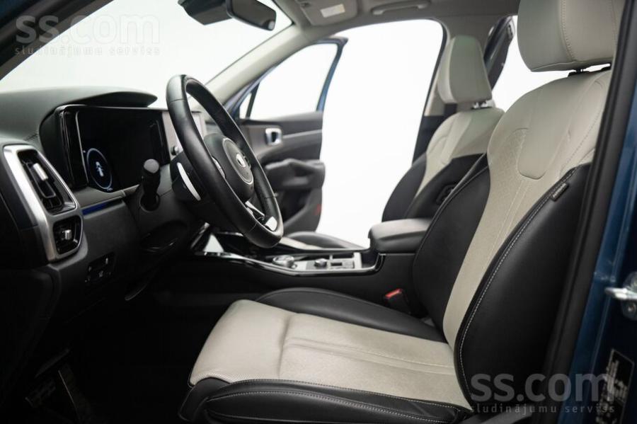 Blue Kia Sorento 2021 in Tallinn, with an engine capacity of 2.20 L and mileage of 172 thousand km for 26999 €, photo 10 on AUTOMOTO.COM.LV